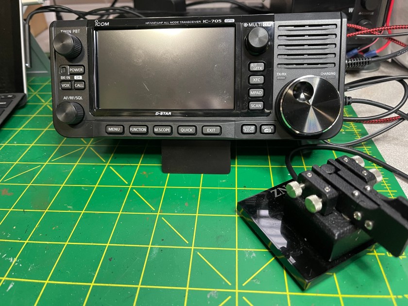 IC-705 Stand – KK4Z